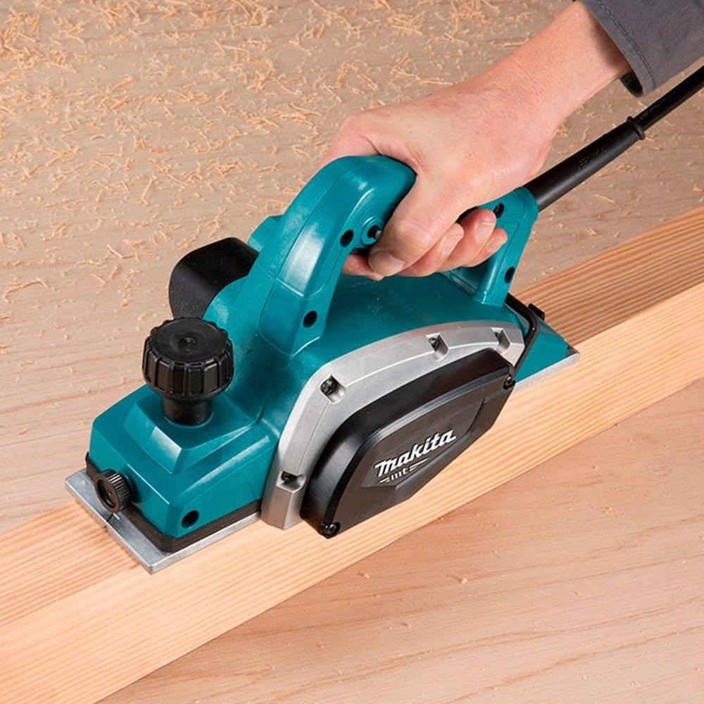 Plaina Elétrica Makita M1902b, 82mm, Preto/azul 220v - Carrefour