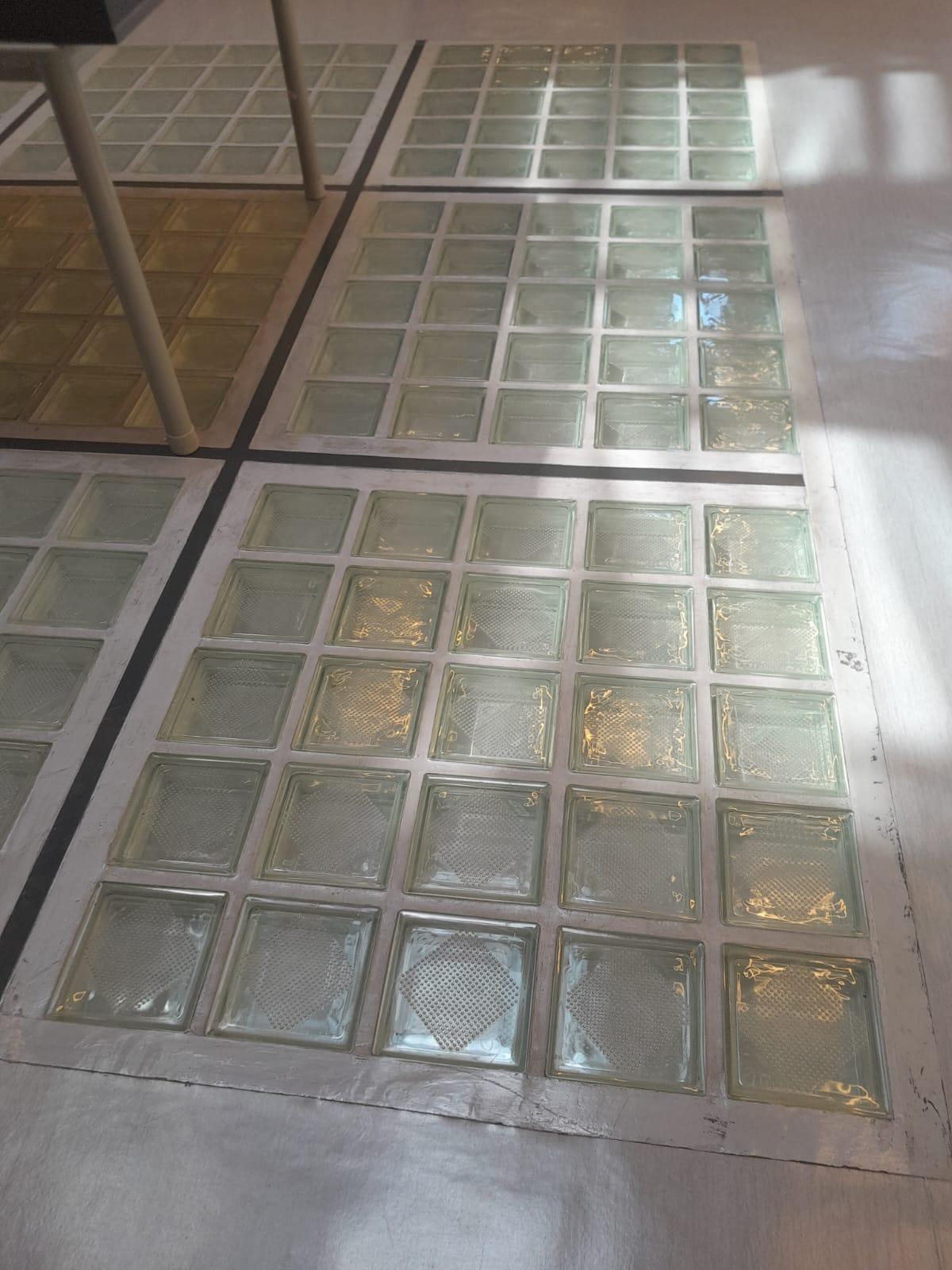 Bloco De Vidro Piso 19x19x8cm (dots) - Construmarcas - Carrefour