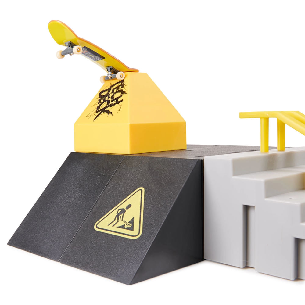 Pista Pyramid Shredder + Skate De Dedo Almost Tech Deck - Sunny - Carrefour