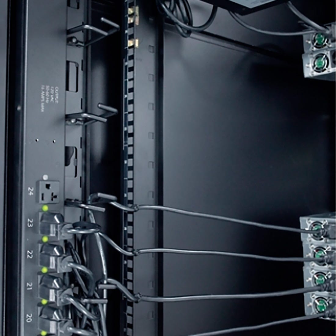 Organizador Vertical De Cabos Apc - Ar8442 - Carrefour