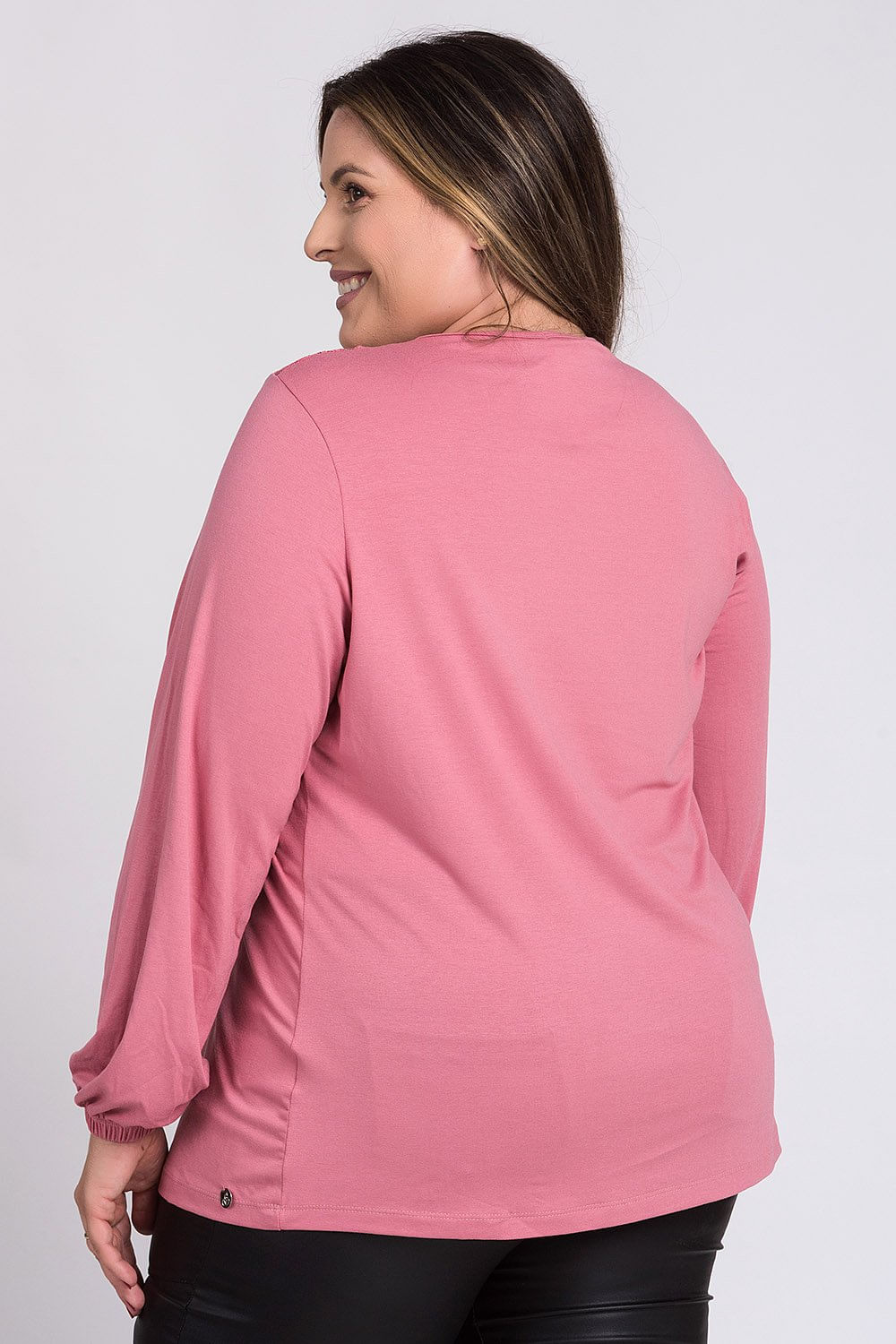Blusa Feminina Plus Size Visco Detalhe Renda Ilhós Elástico Punho ...