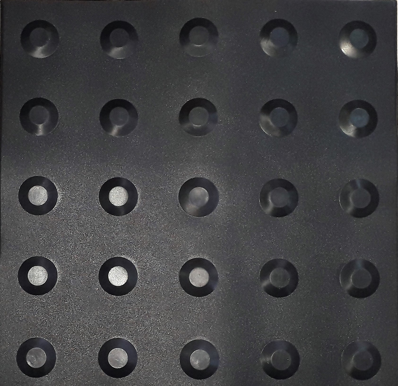 Piso Tátil Alerta Pvc Preto 25x25cm Conforme Nbr9050 - Carrefour